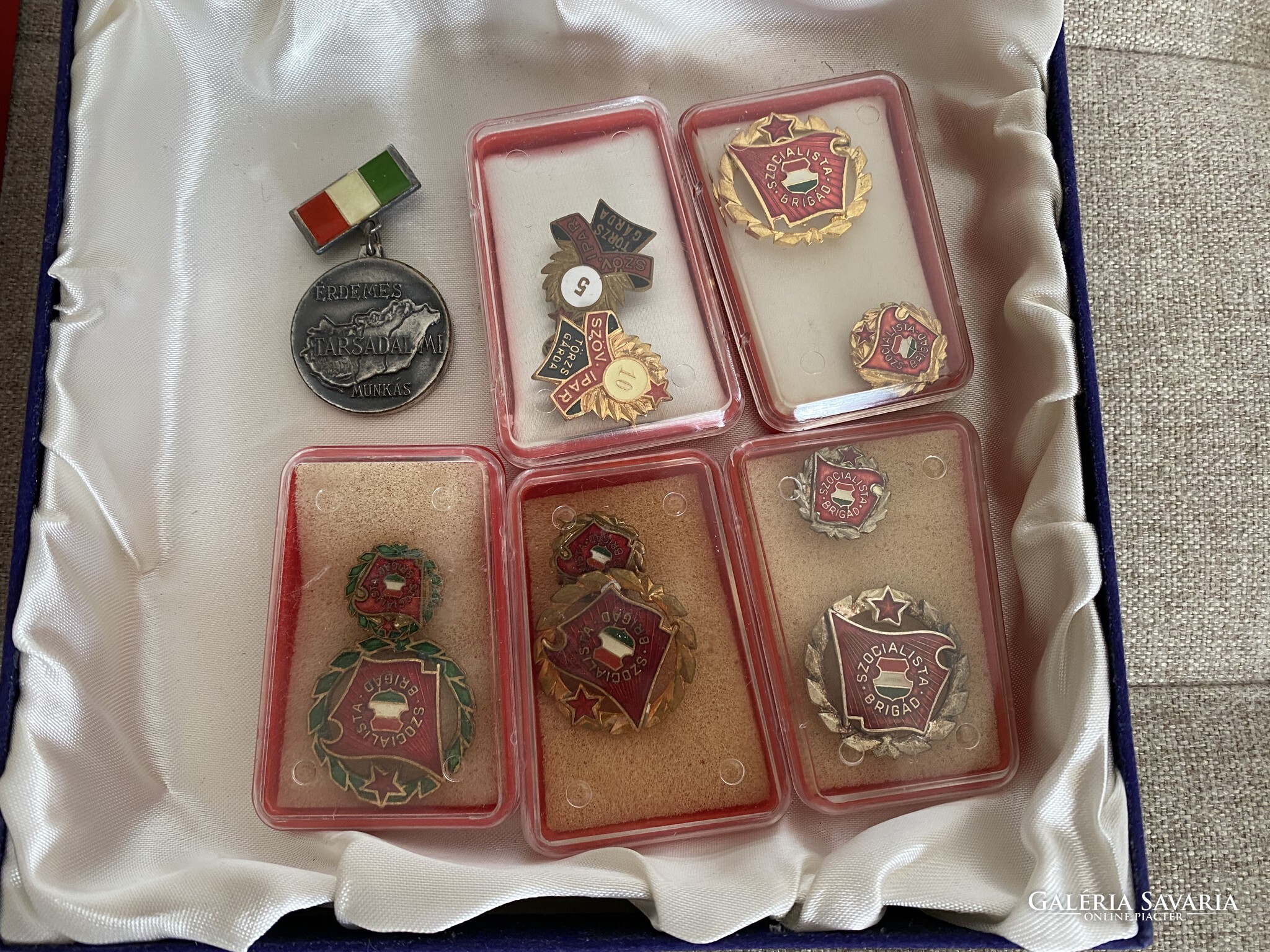 Socialist badges of several types - Collectibles | Galeria Savaria ...