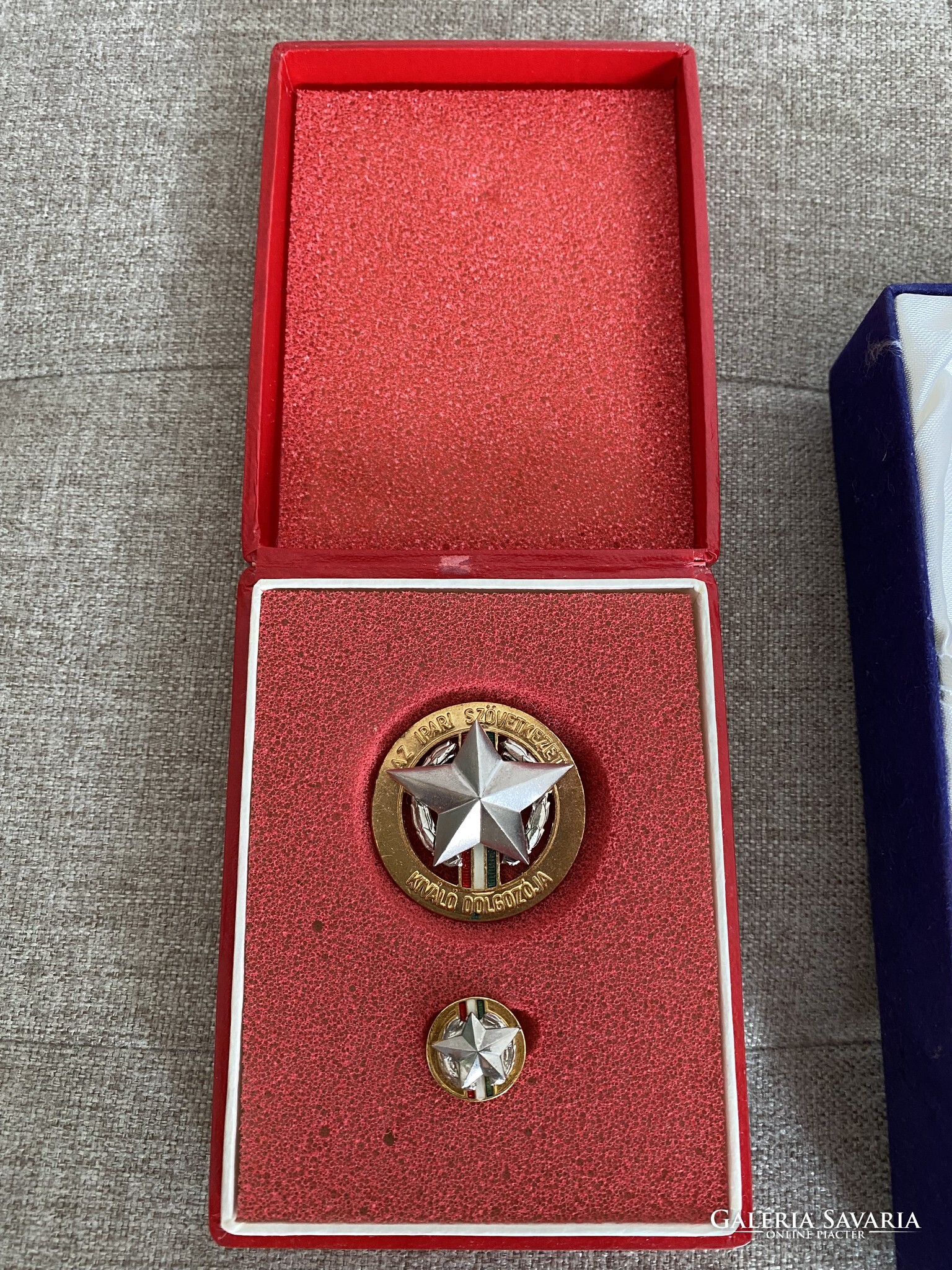 Socialist badges of several types - Collectibles | Galeria Savaria ...