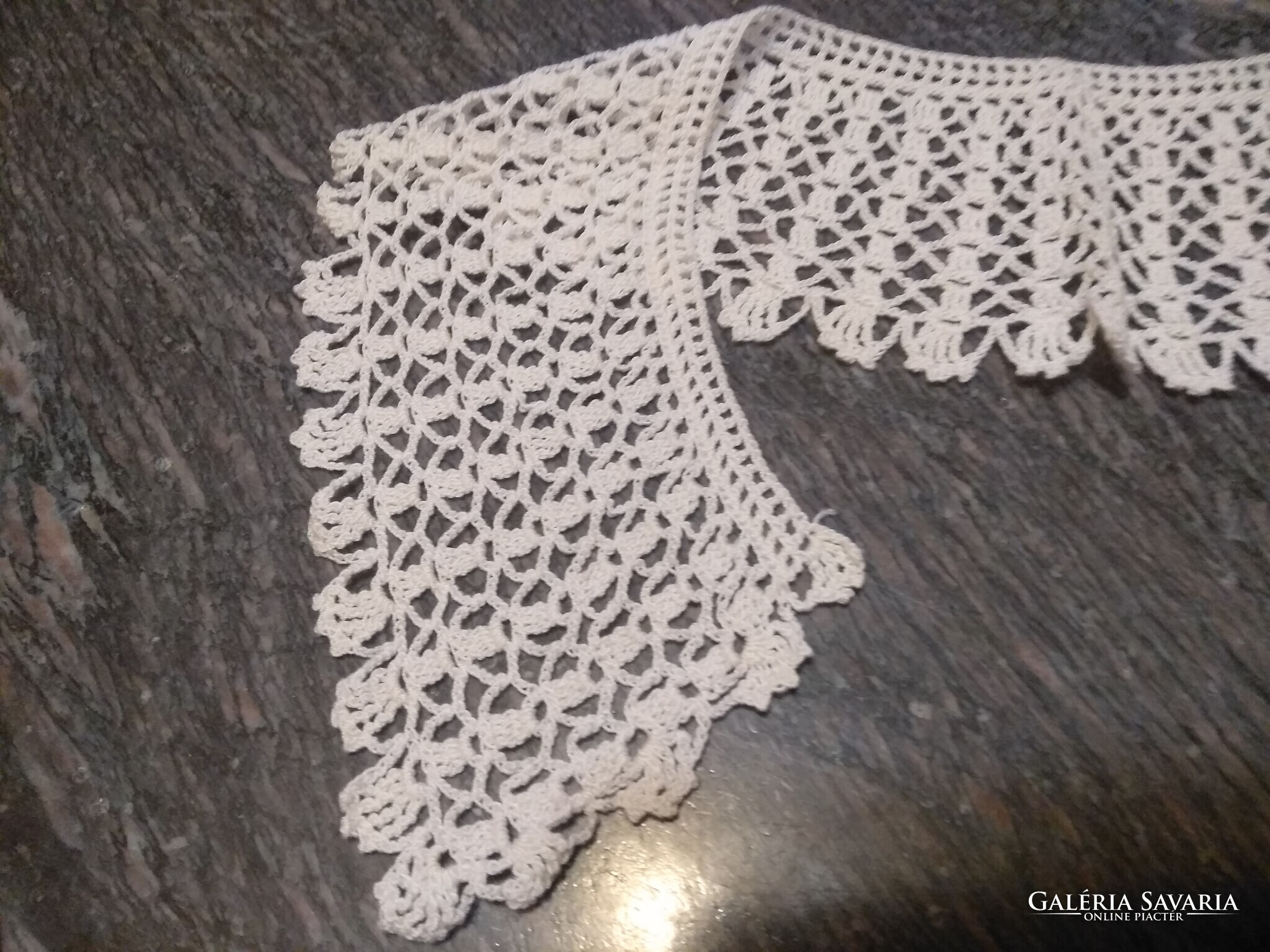 Csipke gallér, horgolt - Szőnyeg, Textil | Galéria Savaria online ...