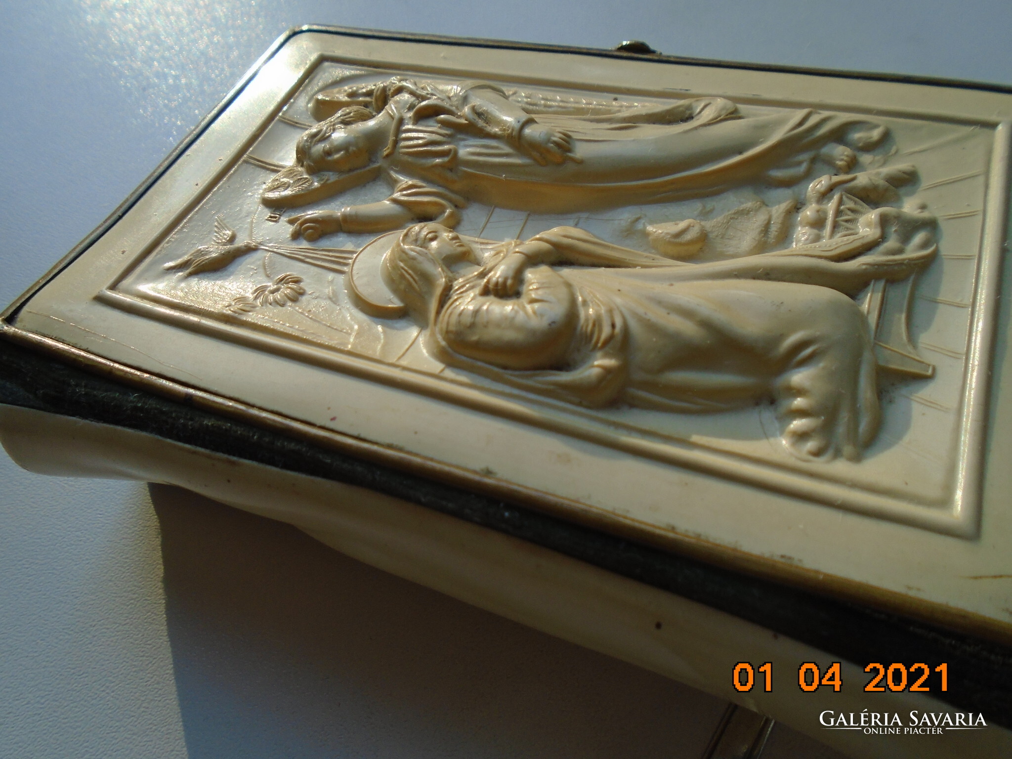 Angyali Üdvözlet dombor képpel borítóján ,antik réz csatos vallásos ...