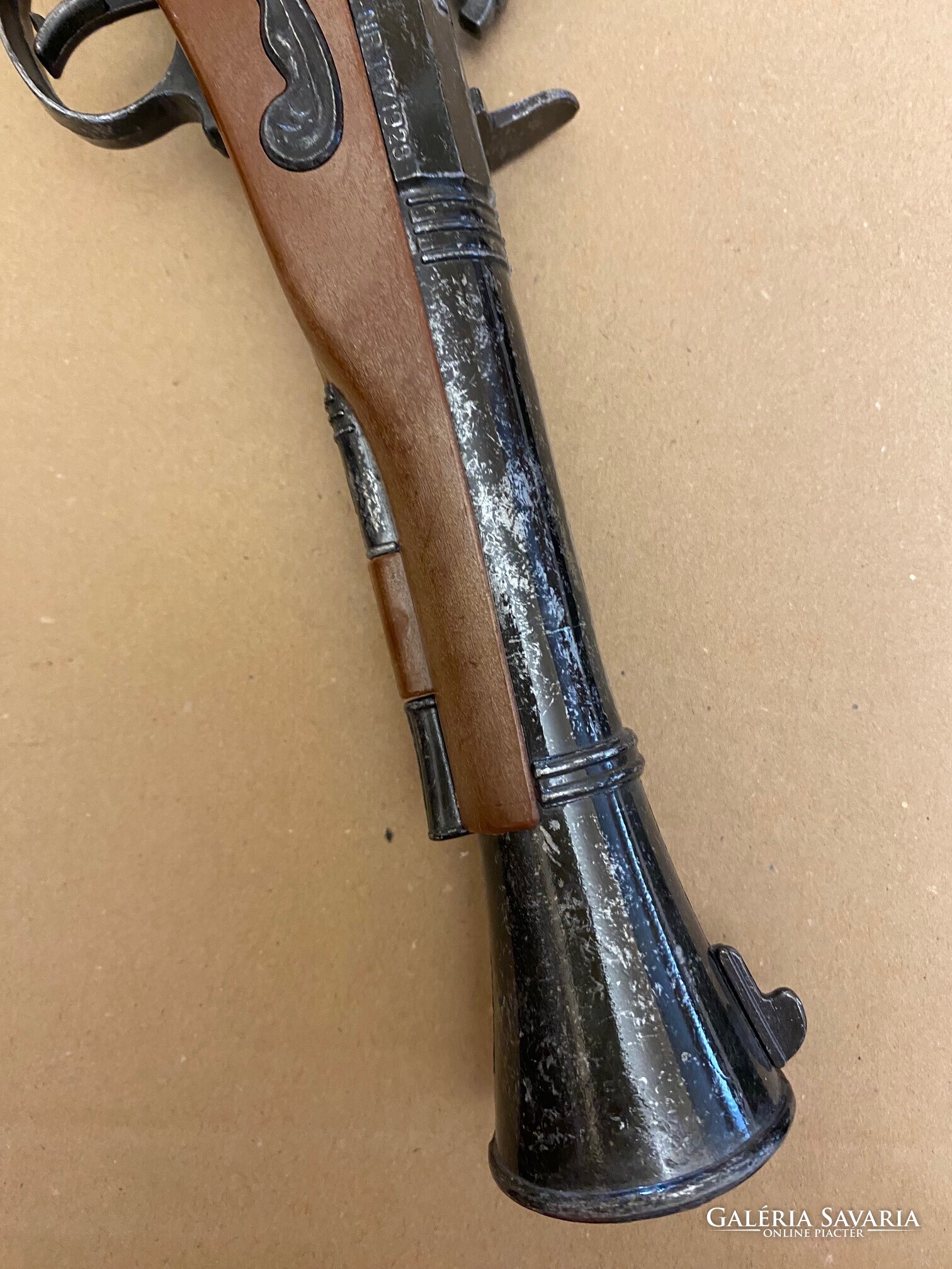 Gyerekjáték. Egy " hatalmas" kolt. Puska,pisztoly.Mérete. 28 cm hosszú ...