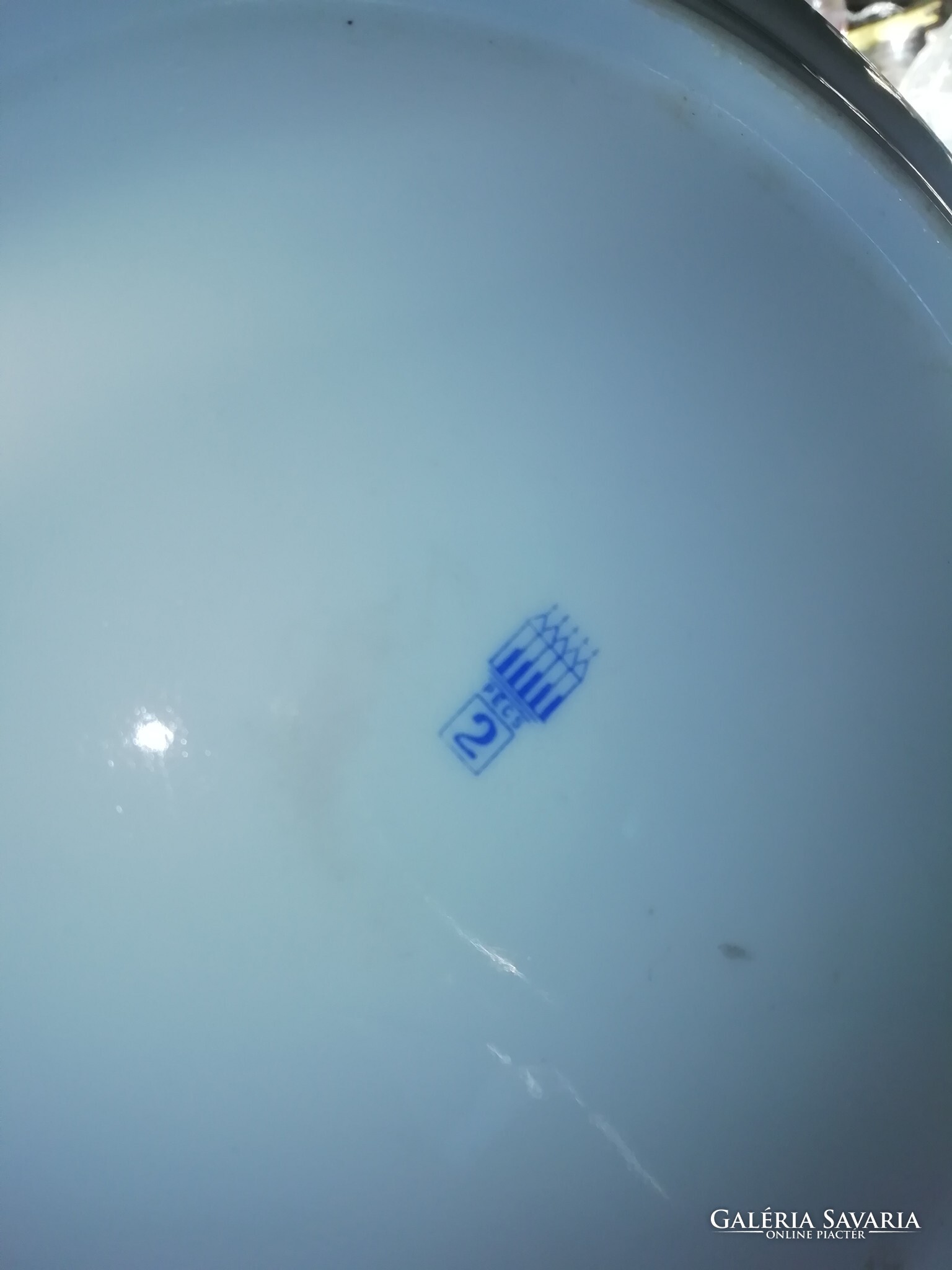 Zsolnay porcelán tányér Antik 42.képeken látható állapotban.Akció ...