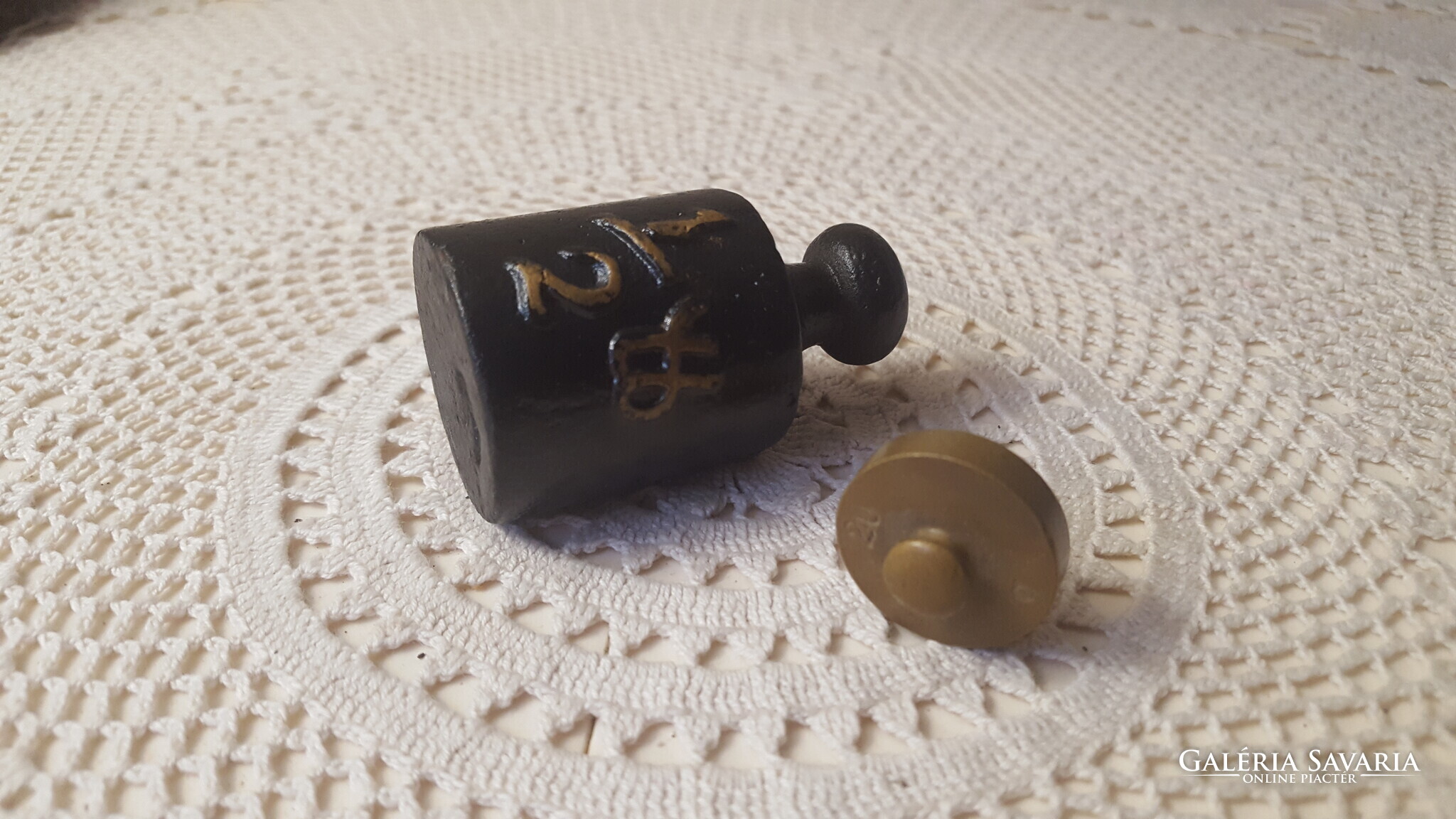 Két mérlegsúly - Otthon, háztartás kellékei | Galéria Savaria online ...