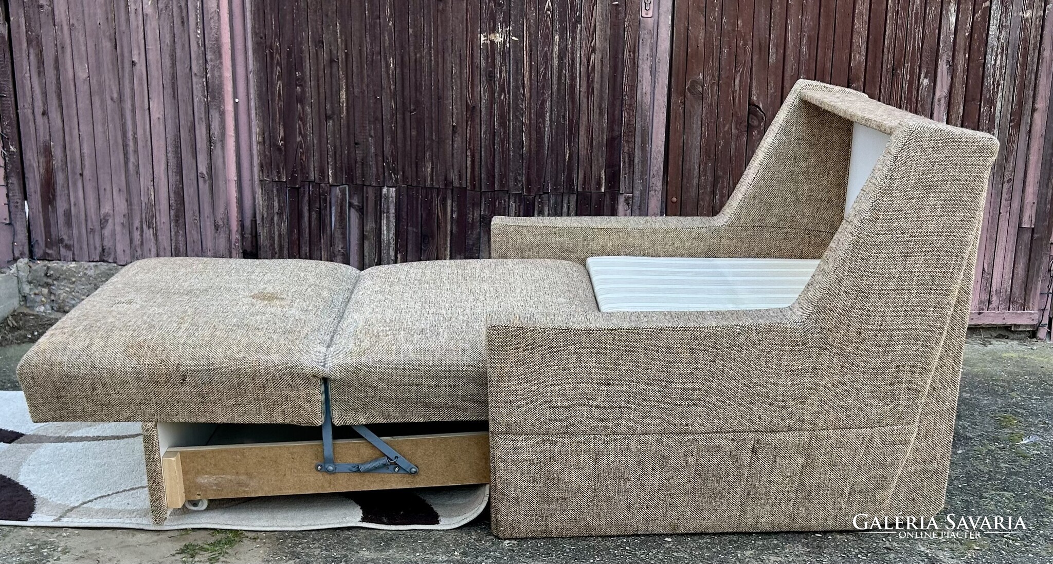 Retro fotelágy kényelmes praktikus masszív szerkezetű - Bútor | Galéria ...