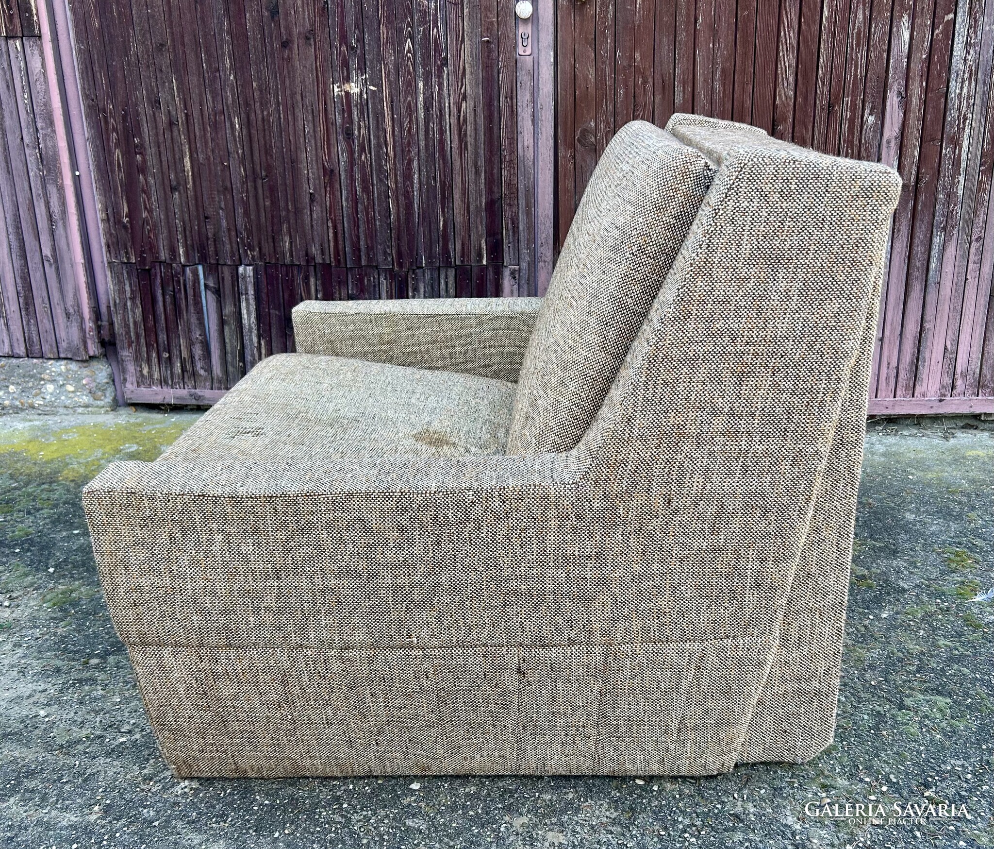 Retro fotelágy kényelmes praktikus masszív szerkezetű - Bútor | Galéria ...