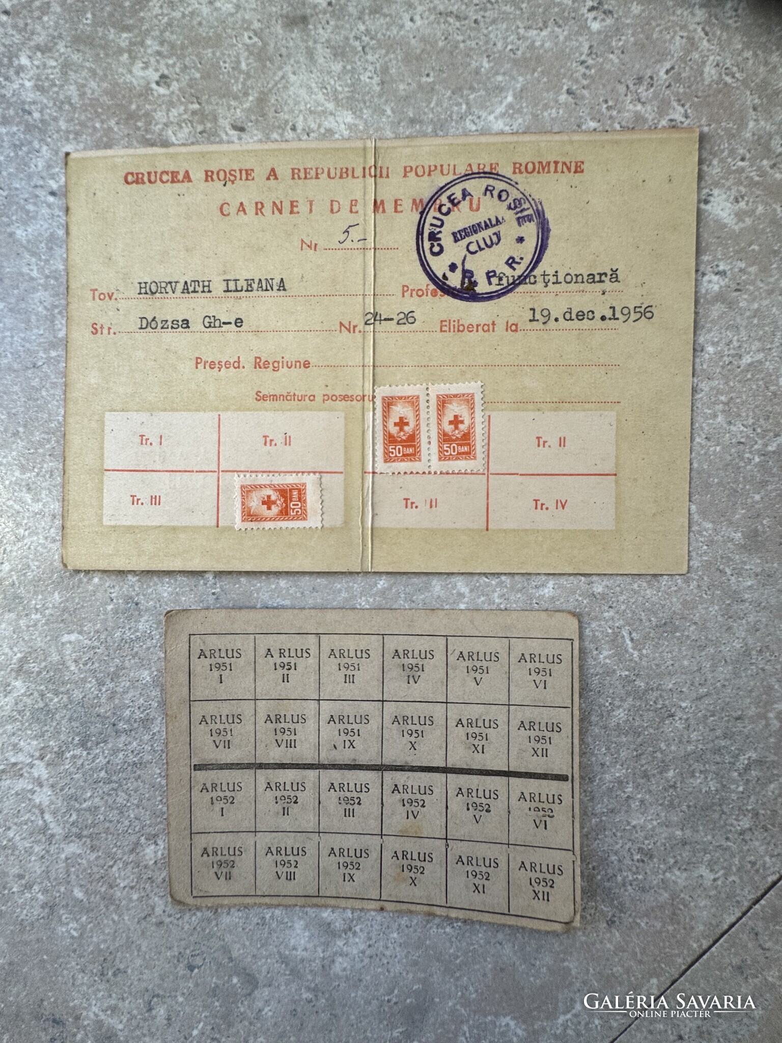1950-es évek Román Vöröskereszt tagsági könyv és bélyegszelvény – Cluj ...