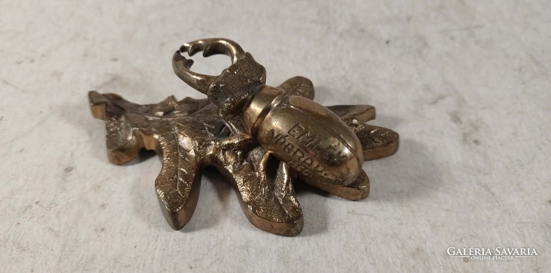 Bronz szarvas bogaras levélnehezék, íróasztaldísz 556 - Szobor ...