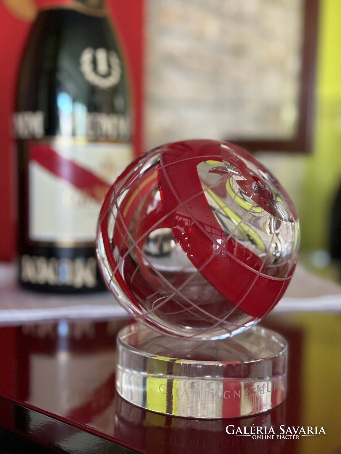 Millenniumi ritkaság a G.H. MUMM pezsgőháztól – Muránói üveg dísztárgy ...