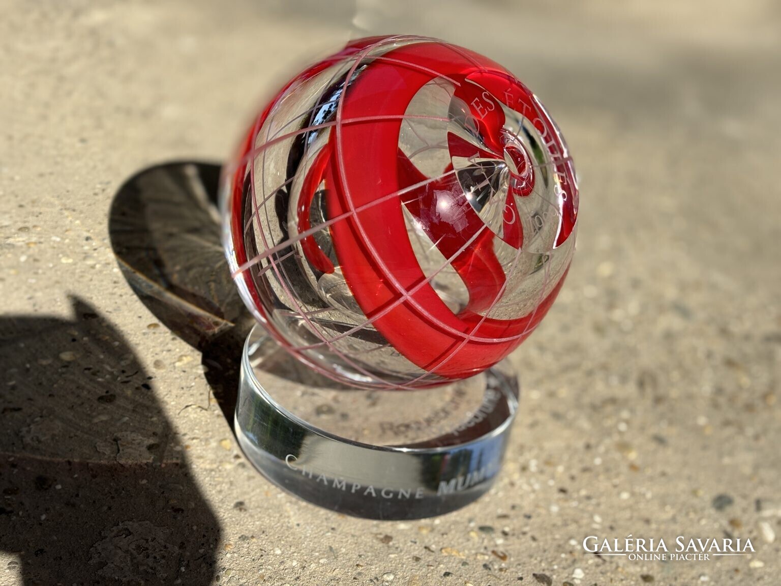 Millenniumi ritkaság a G.H. MUMM pezsgőháztól – Muránói üveg dísztárgy ...