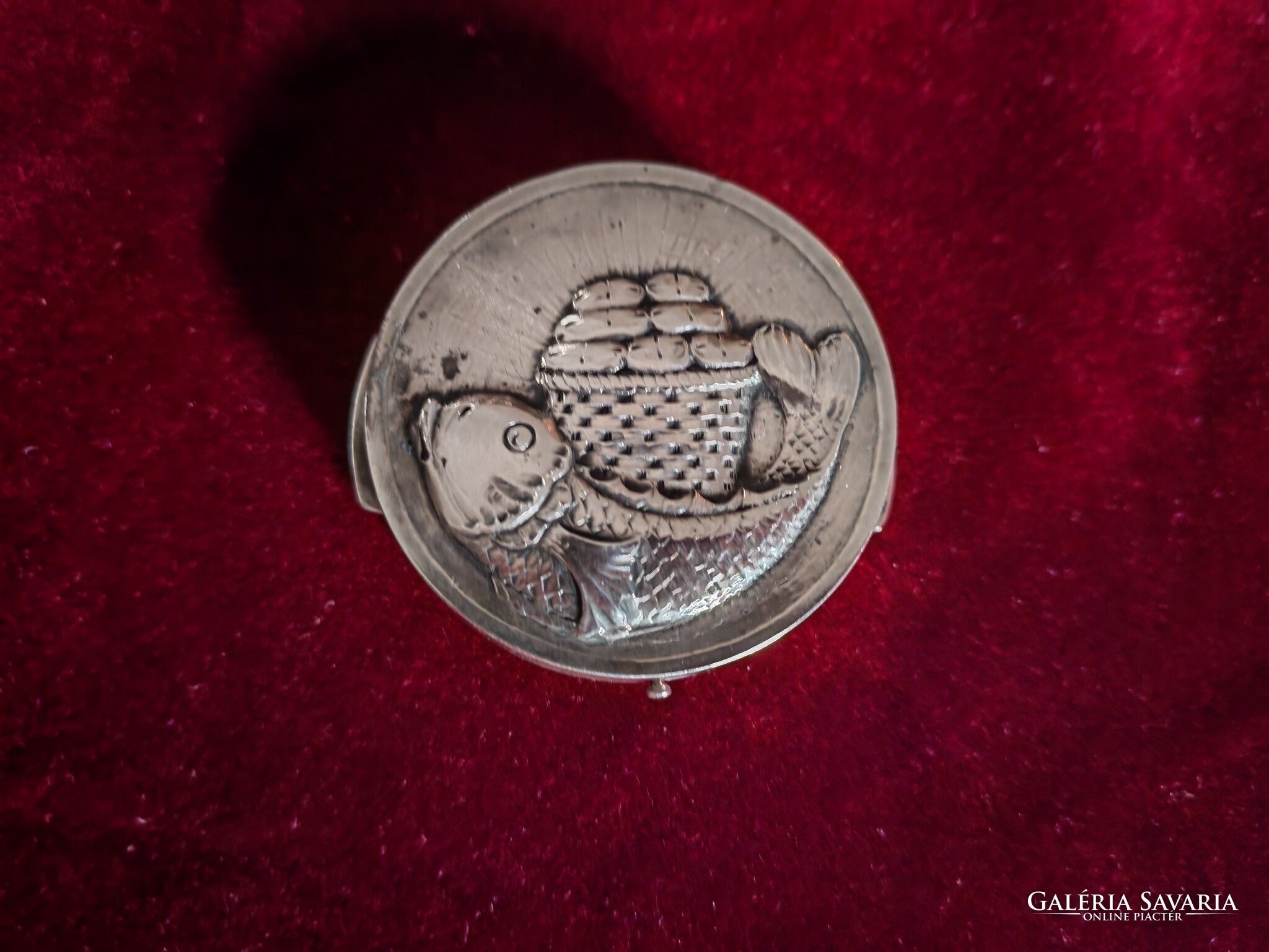 Aranyozott ezüst, poncolt, trébelt, domborított, egyedi pixis ...