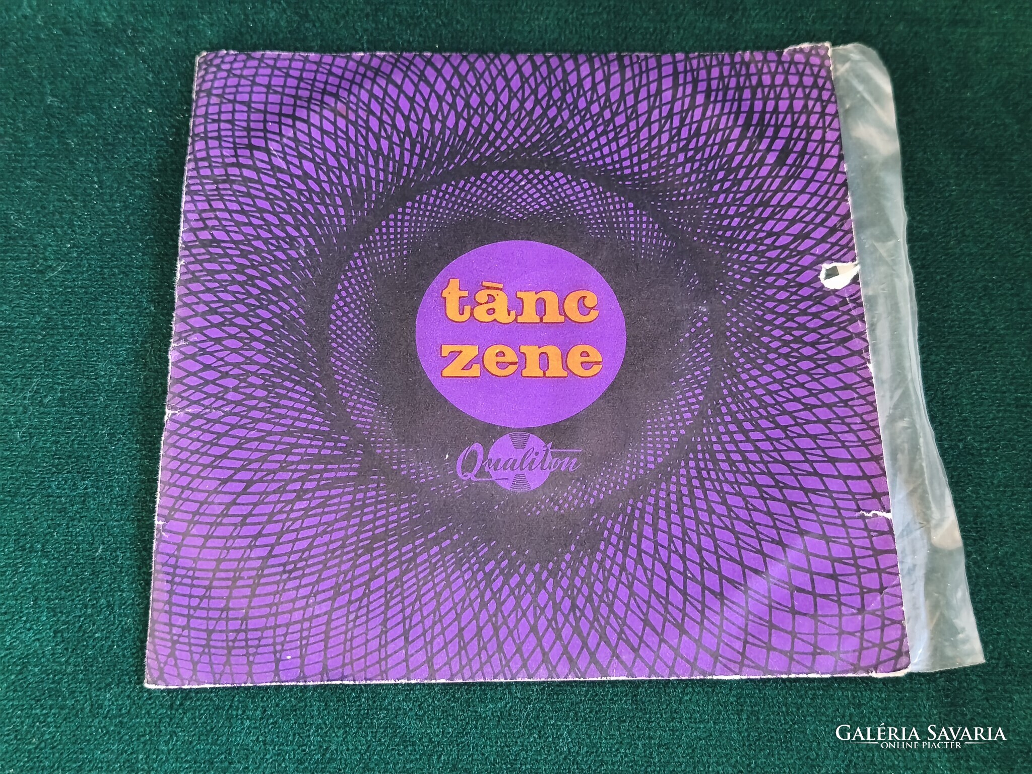 Kovács Kati / Harangozó Teréz - Jaj, de hideg van / A zápor (1969) SP ...