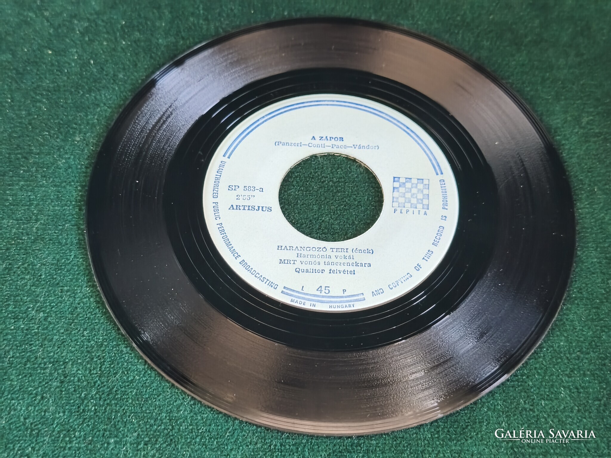 Kovács Kati / Harangozó Teréz - Jaj, de hideg van / A zápor (1969) SP ...